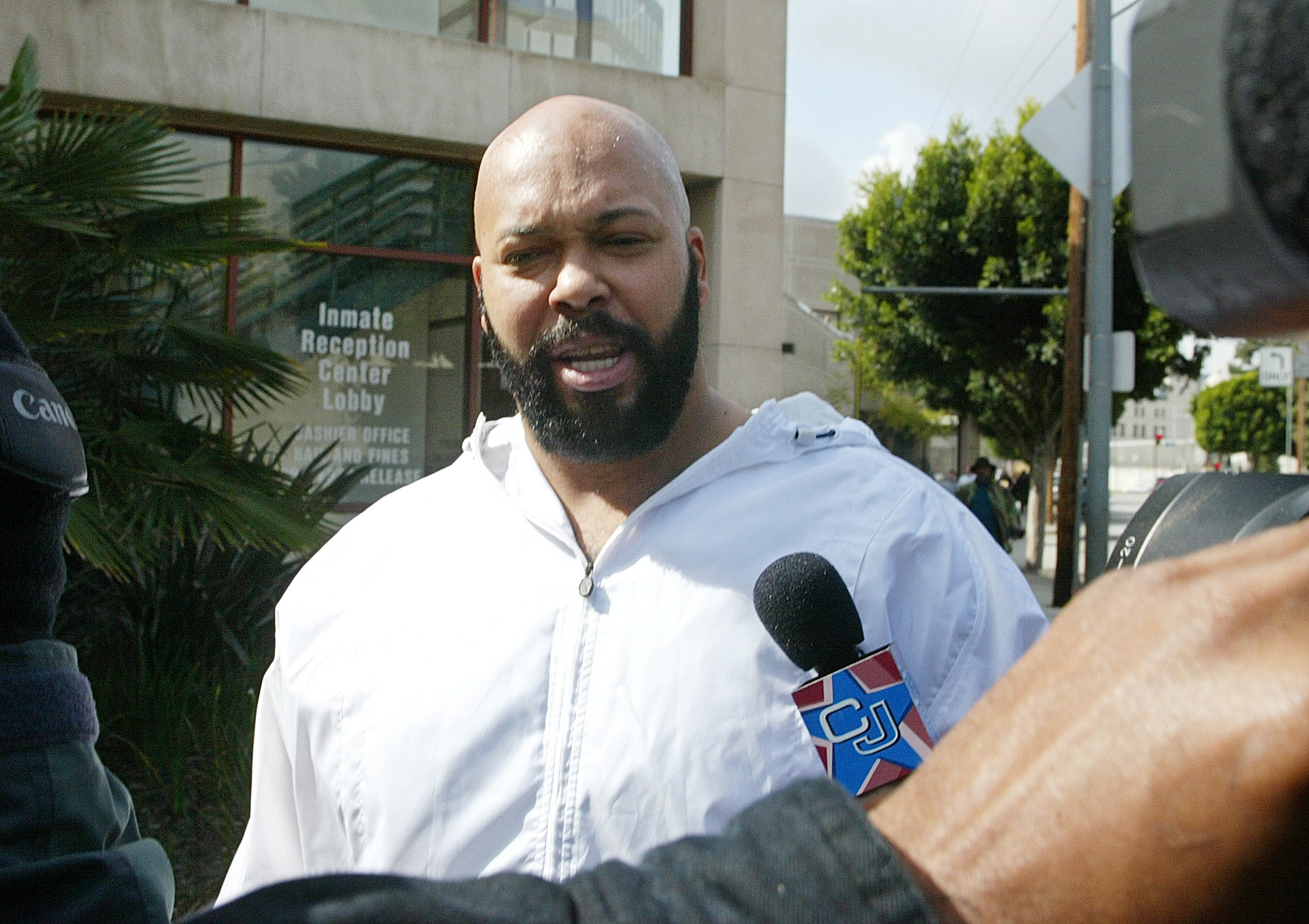 Rap mogul Suge Knight hurt in nightclub shooting