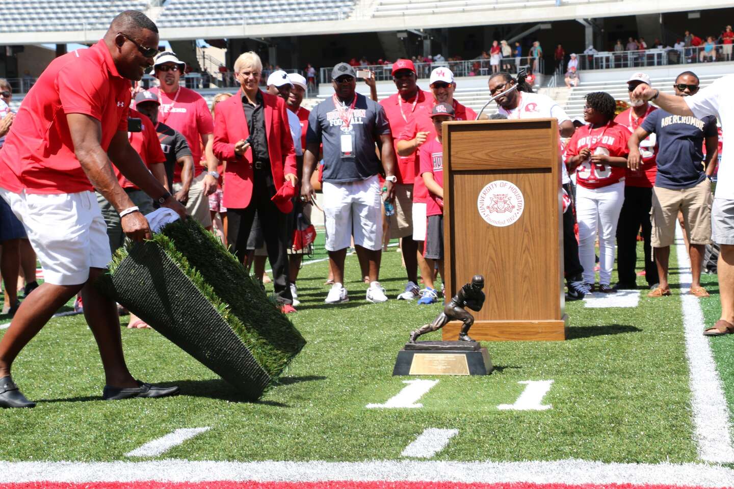 UH honors Heisman winner Andre Ware with 11-yard-line at TDECU Stadium