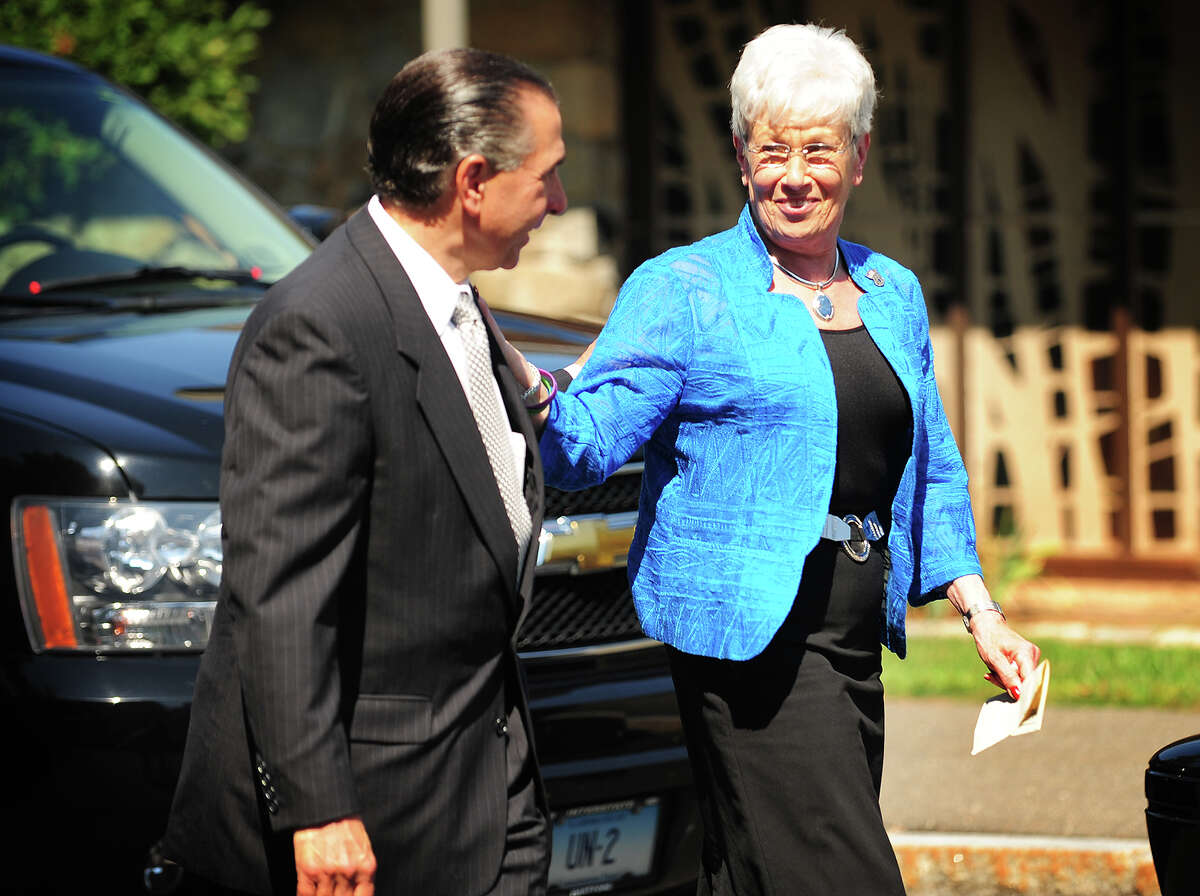 Mourners say goodbye to ex-lieutenant governor