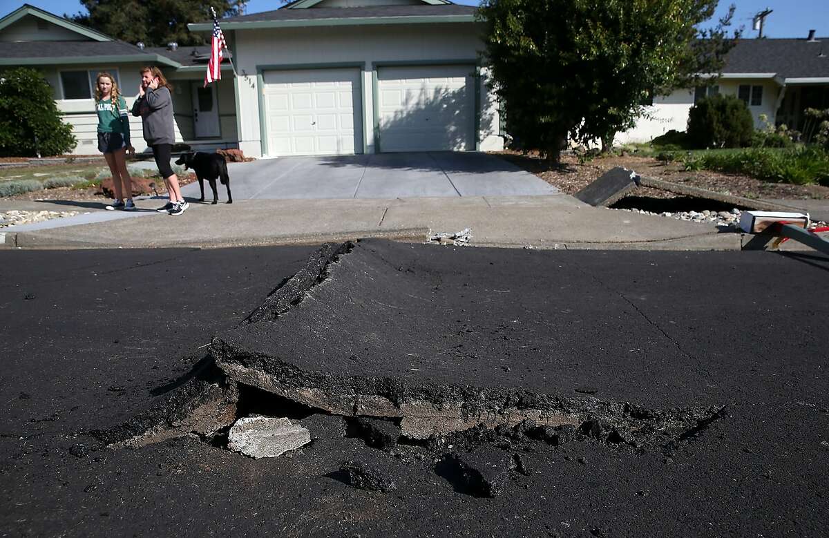 Aftershocks, aid are focus days after Napa earthquake