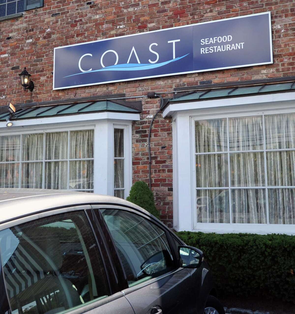 Cos Cob's Coast Seafood keeps doing what it does best