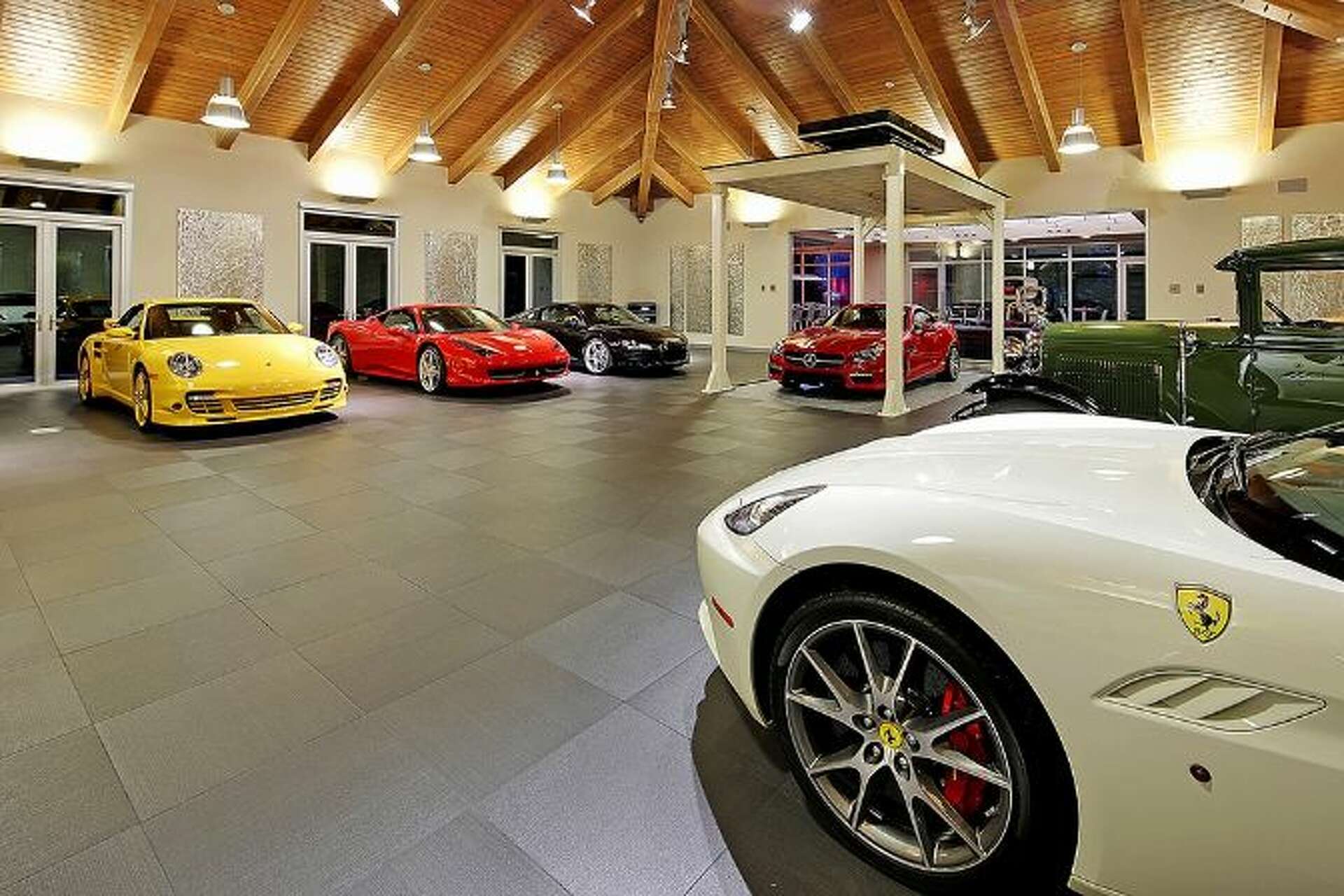 The ultimate pad for a man and his cars?