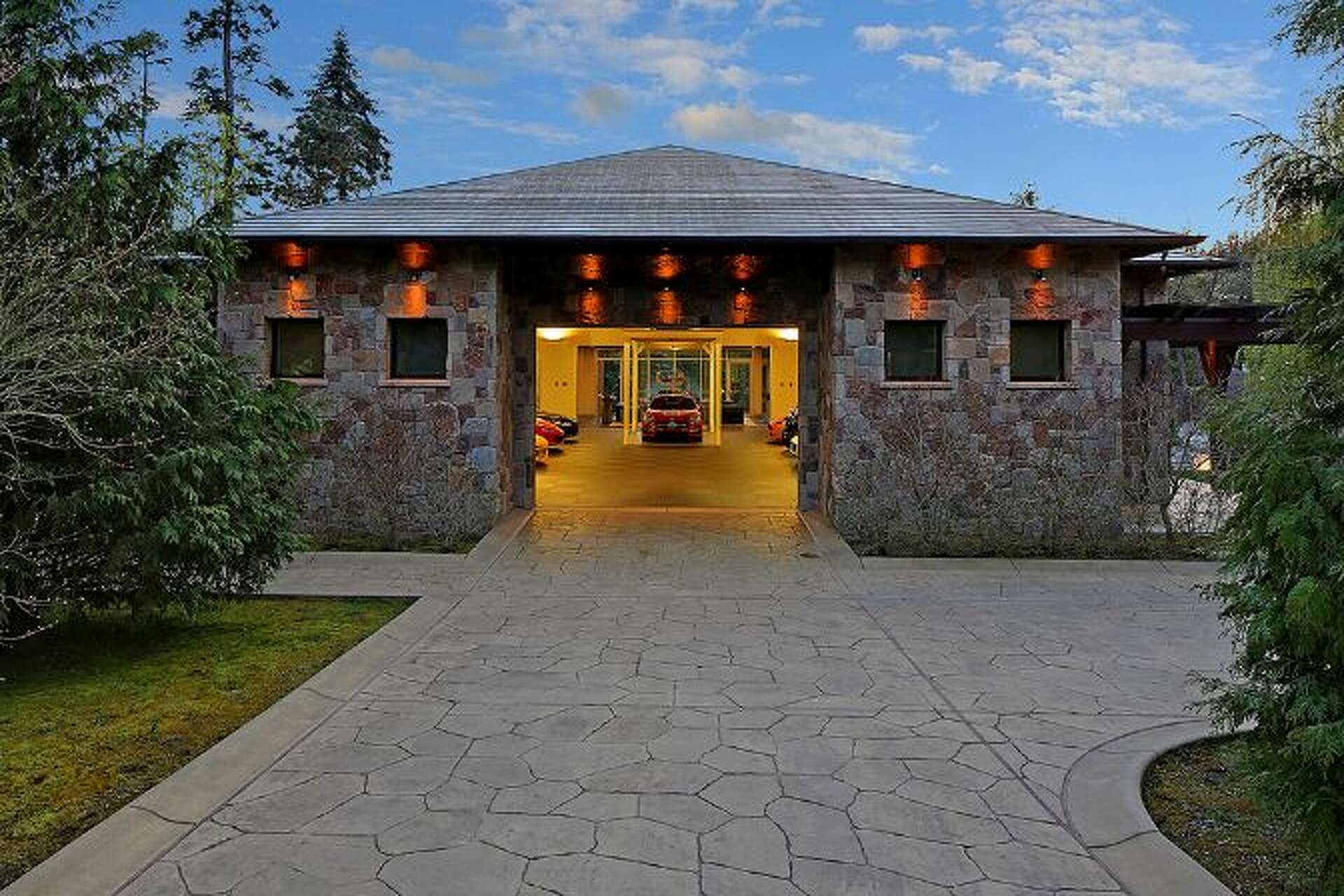 The ultimate pad for a man and his cars?