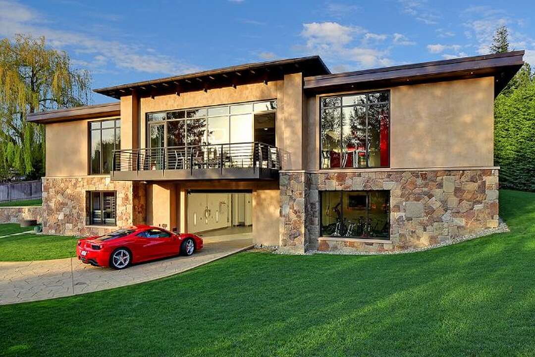 The ultimate pad for a man and his cars?