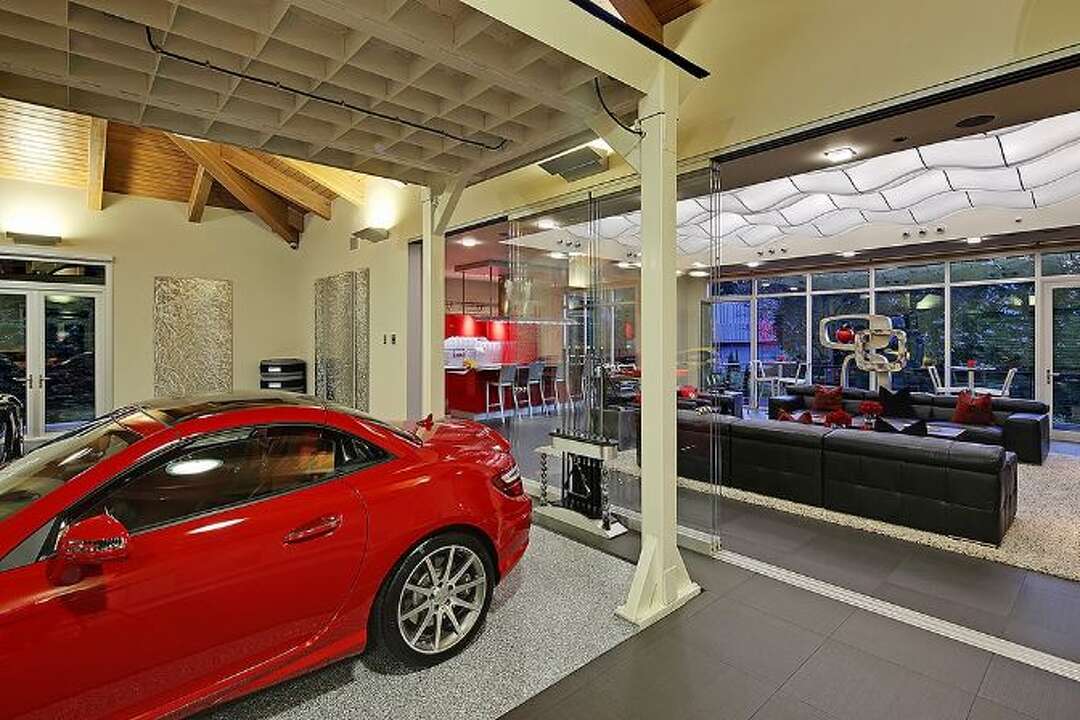 The ultimate pad for a man and his cars?