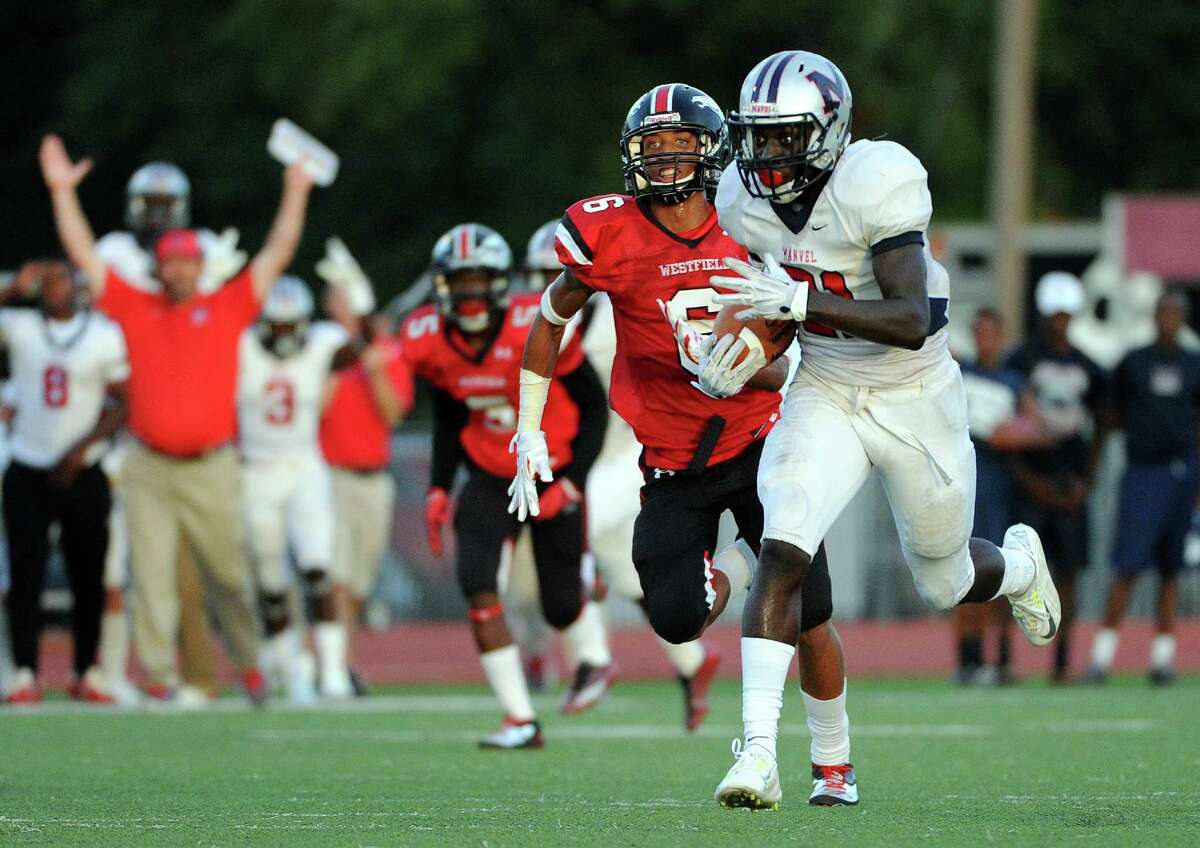 Manvel beats Westfield 35-10 in season opener