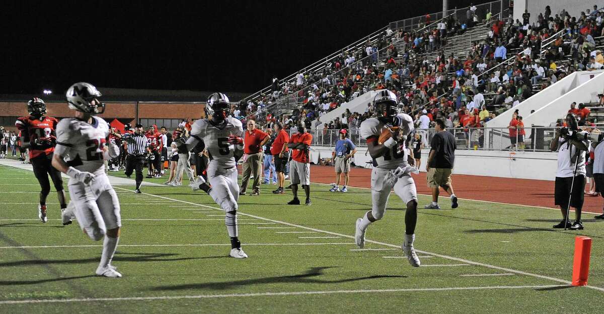 Manvel beats Westfield 35-10 in season opener