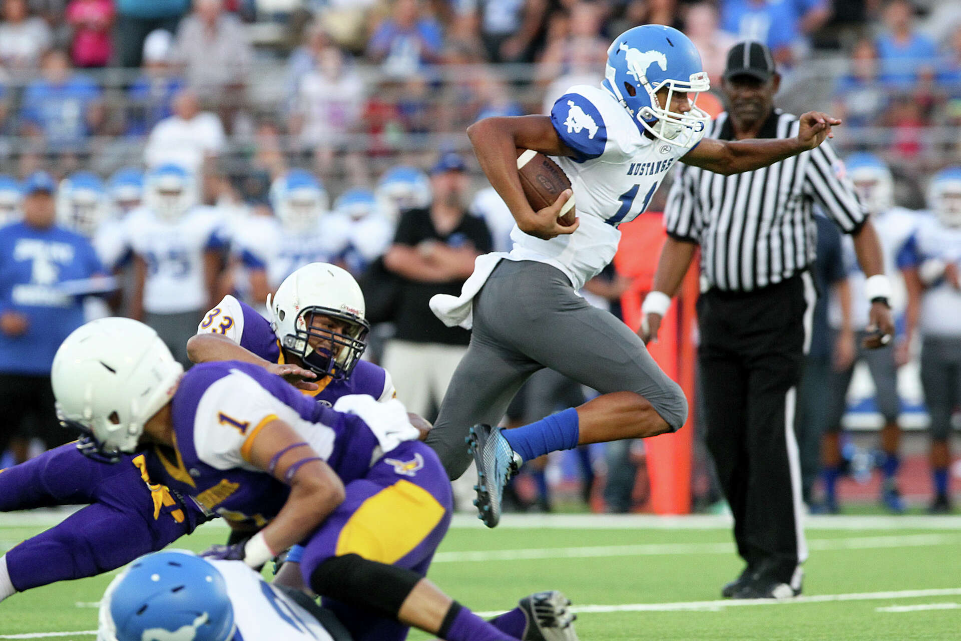 Mustangs run past Eagles in opener