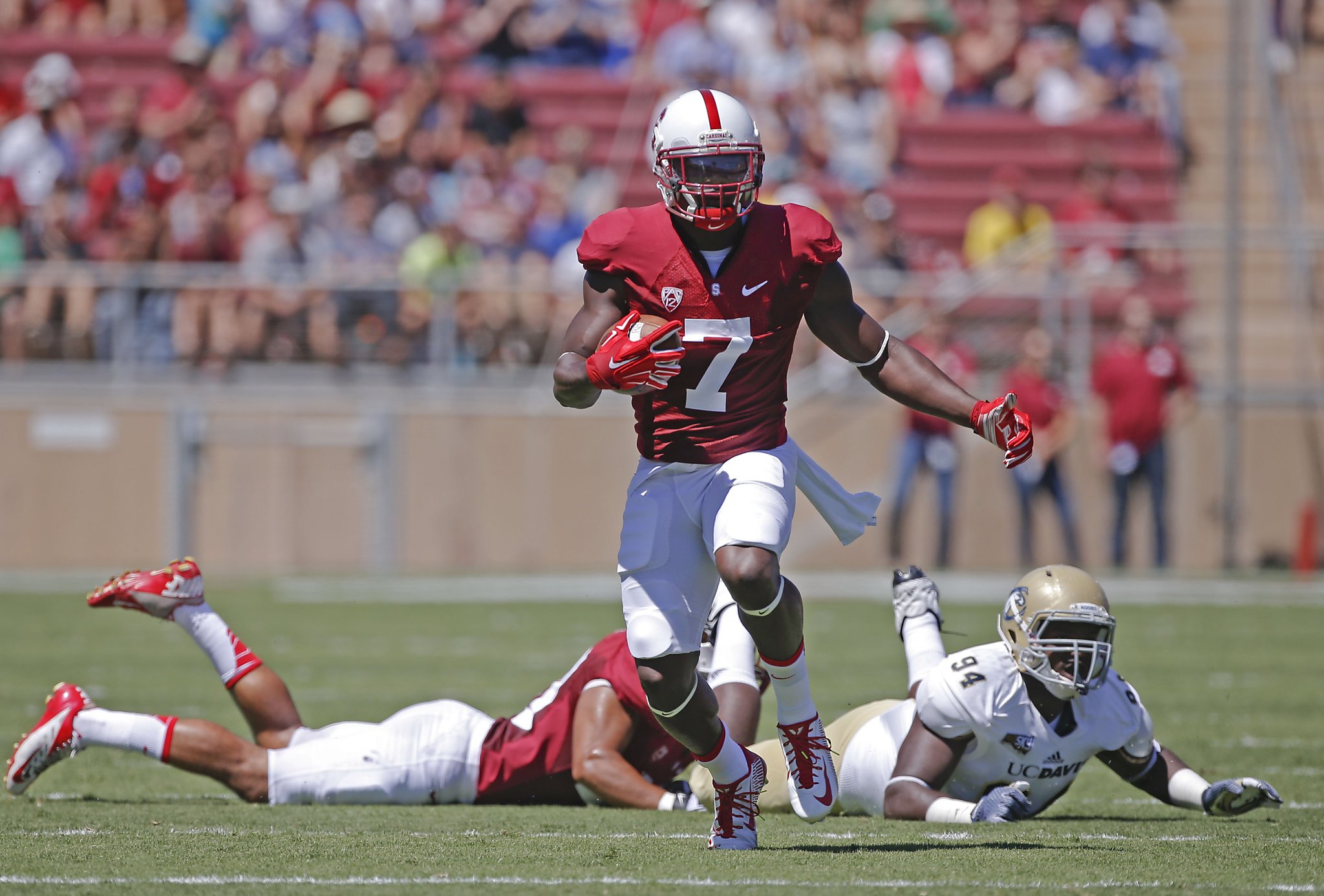 Stanford looks explosive in blowout of lower-tier UC Davis
