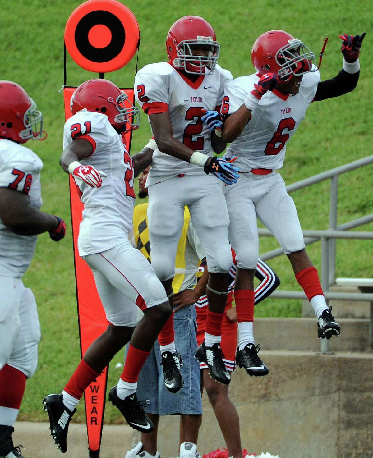 Alief Taylor prevails in defensive showdown with Bush