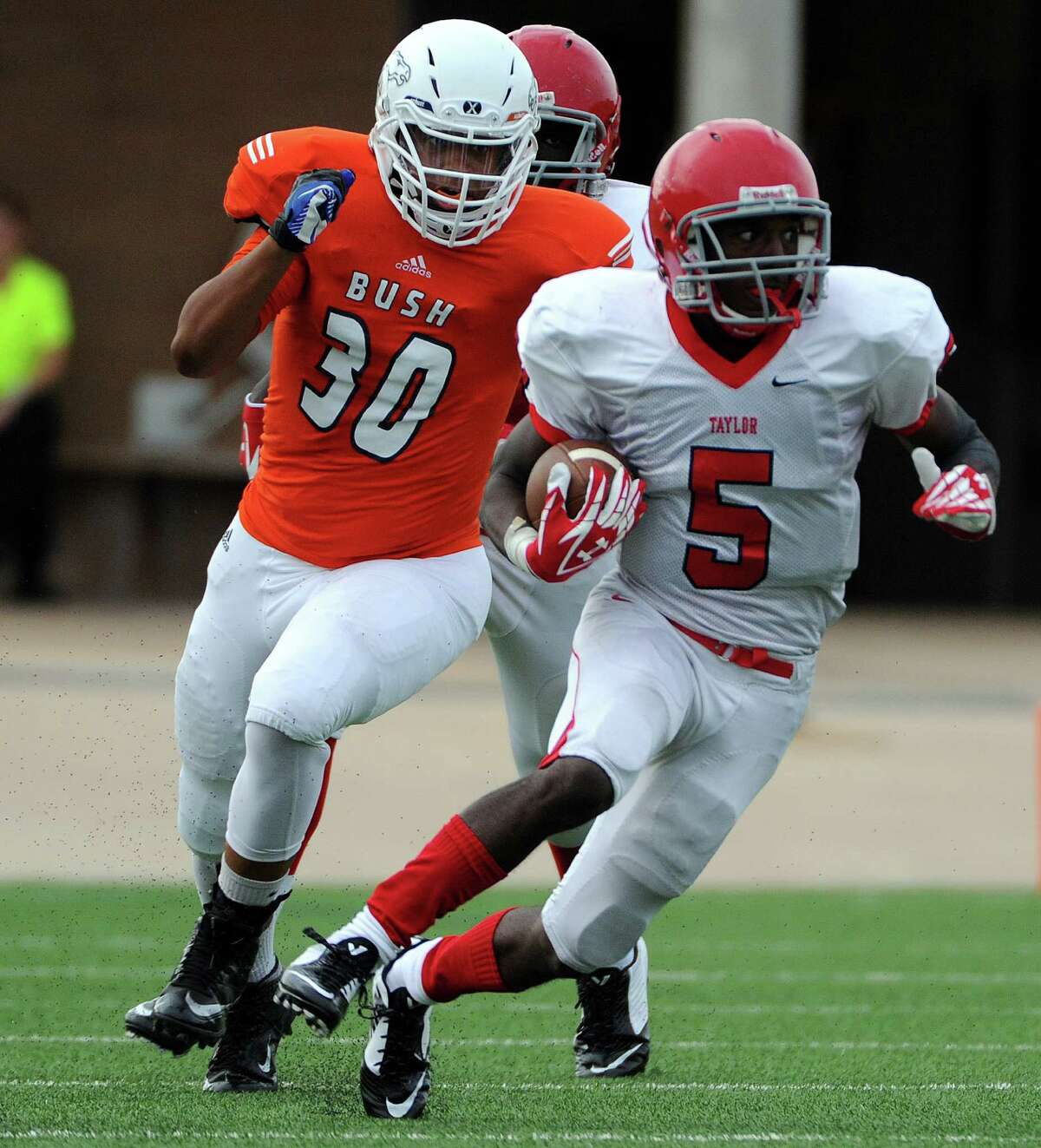 Alief Taylor prevails in defensive showdown with Bush