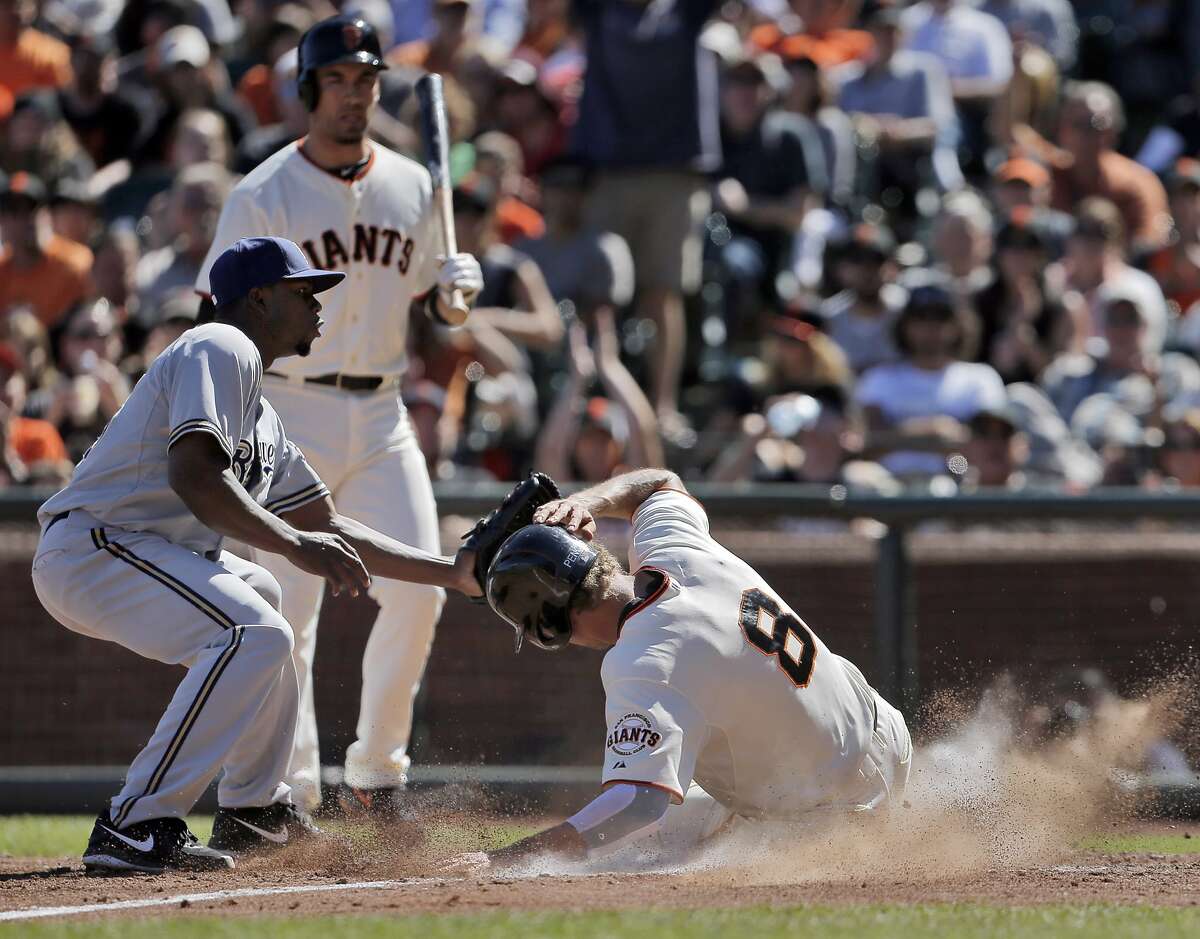 Giants crush Brewers, ending August on hot streak