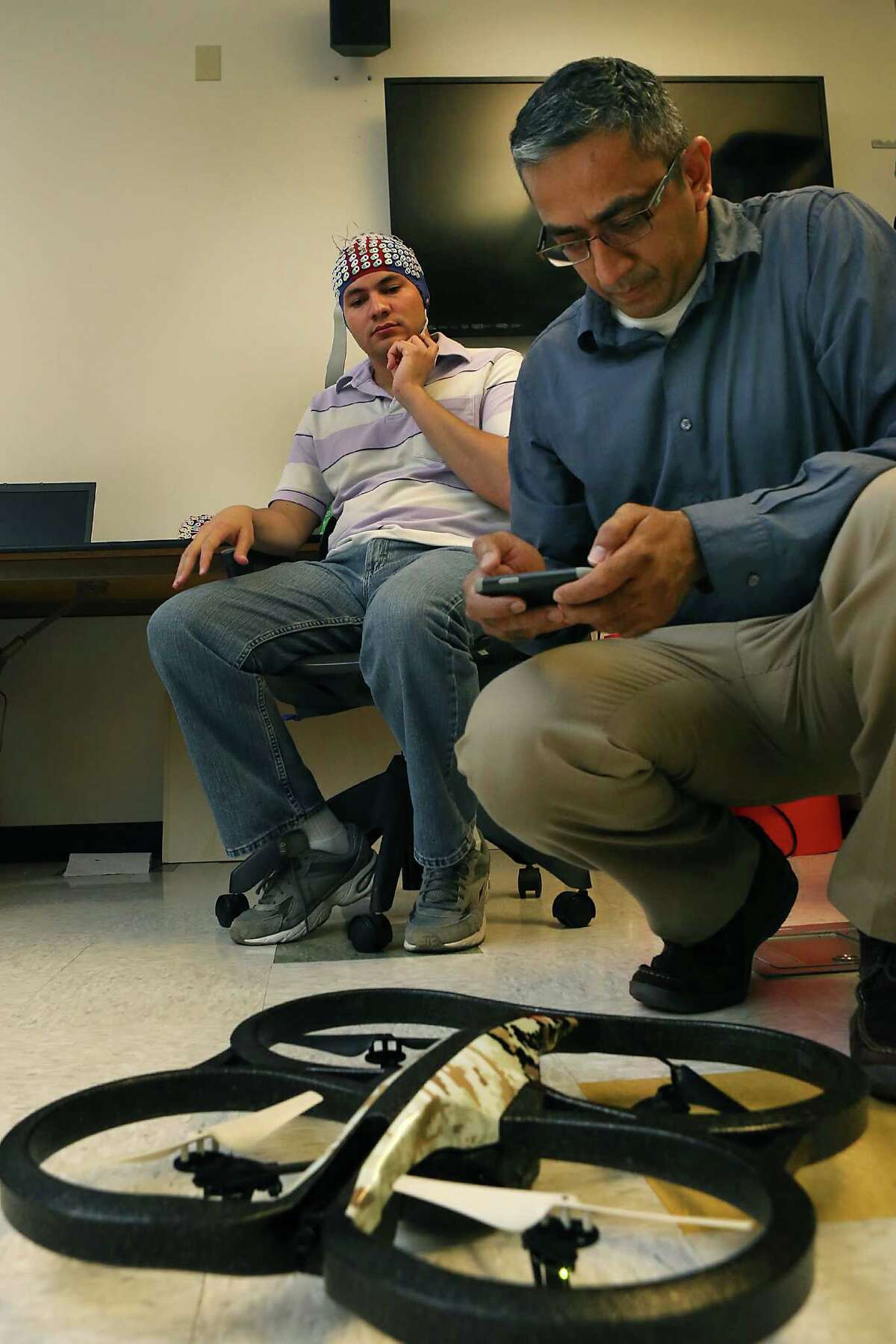Researchers Try To Catch A Brain Wave researchers-try-to-catch-a-brain-wave