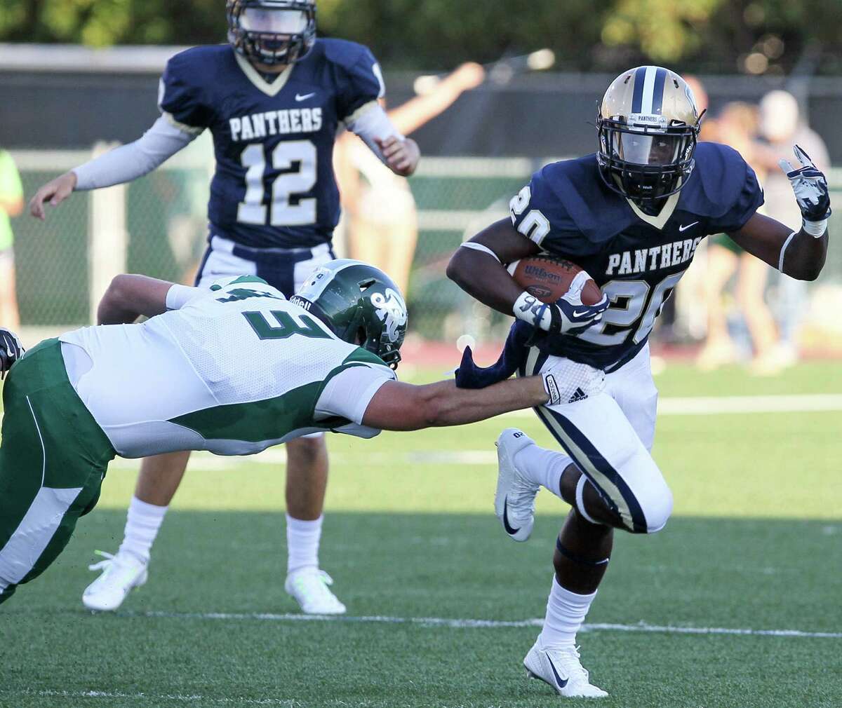 Edwards takes led in O'Connor win