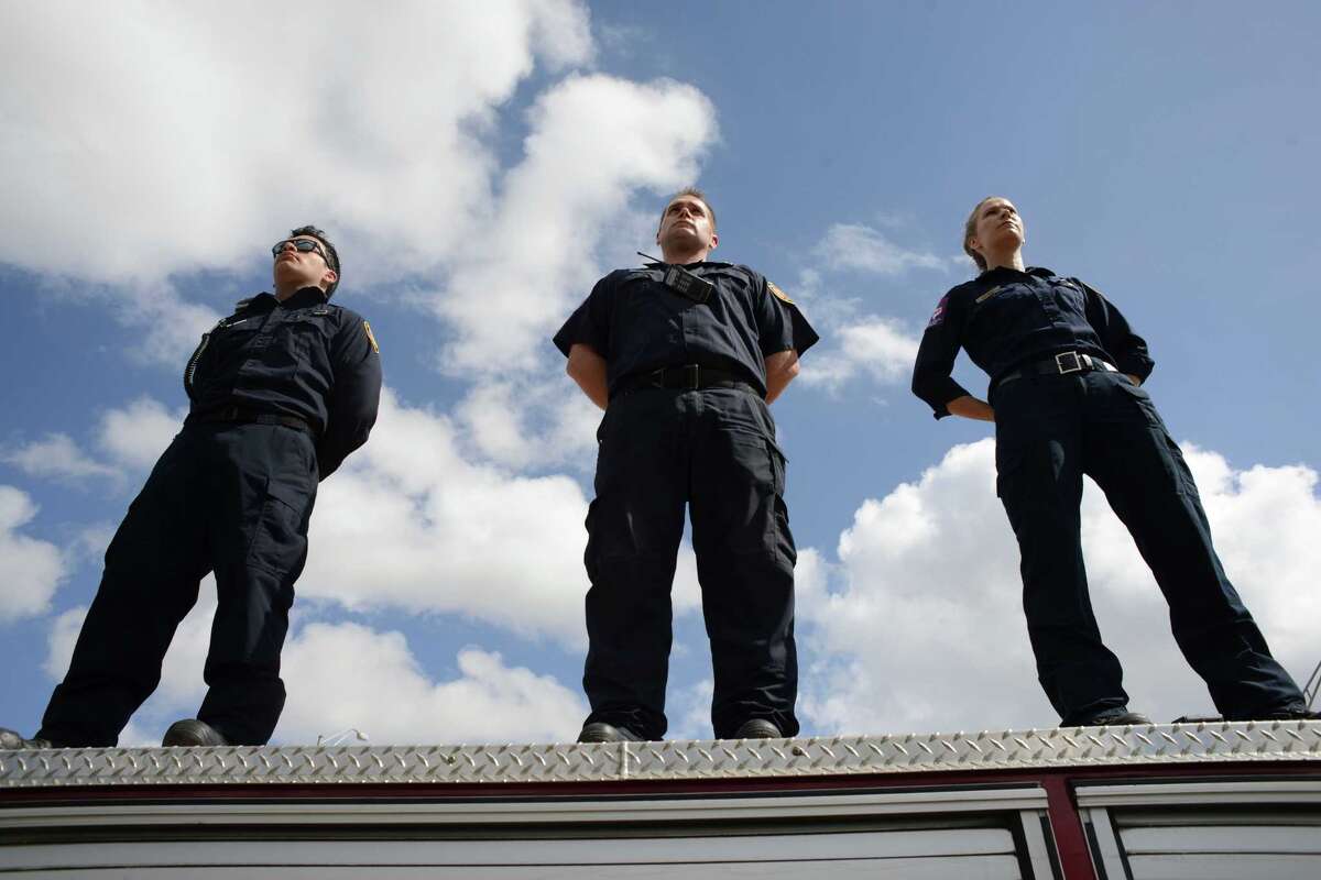 Hundreds remember slain Elmendorf chief