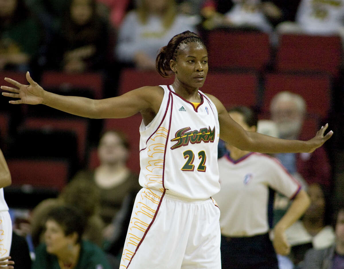 Hall of Famer Sheryl Swoopes' Loyola squad wracked by team mutiny