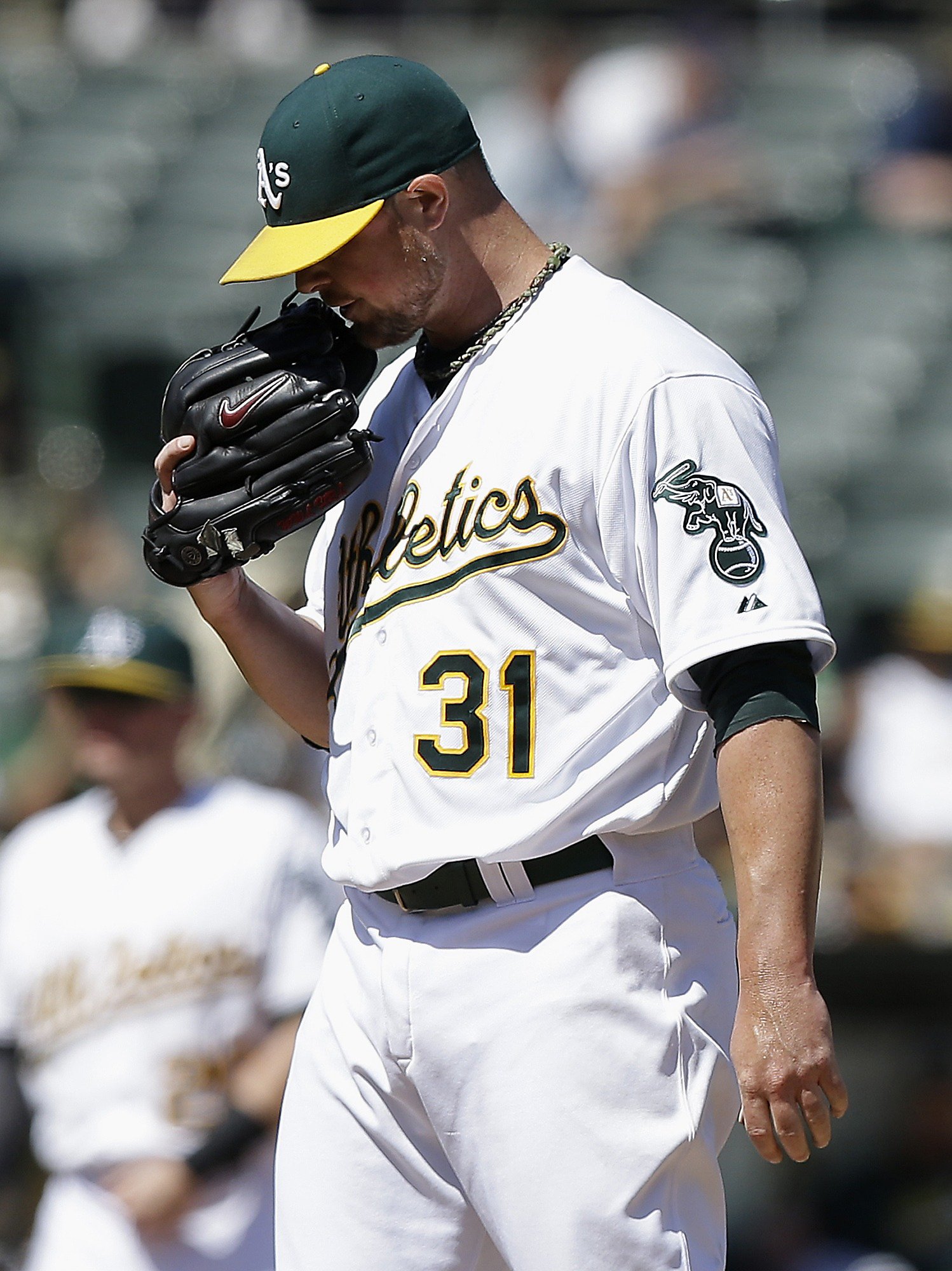 Lester loses showdown of aces in 2-1 A's defeat