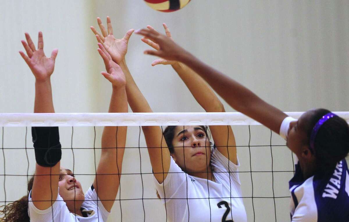 No.1-ranked O'Connor routs No. 8 Warren