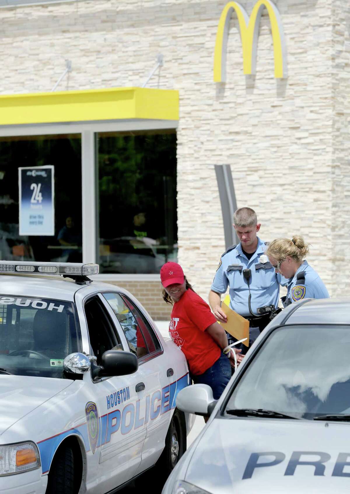 Five arrested in Houston fast food wages protest
