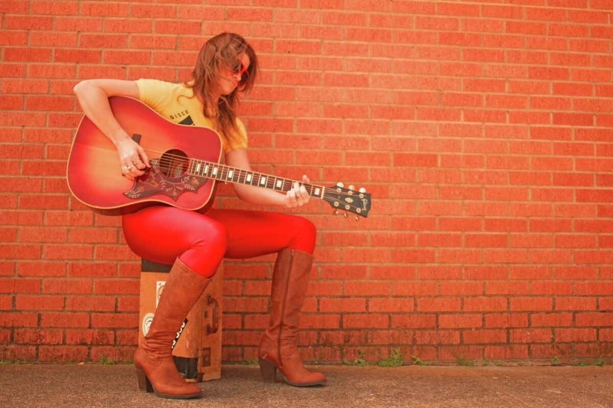 Robyn Ludwick spins tales of forgotten person