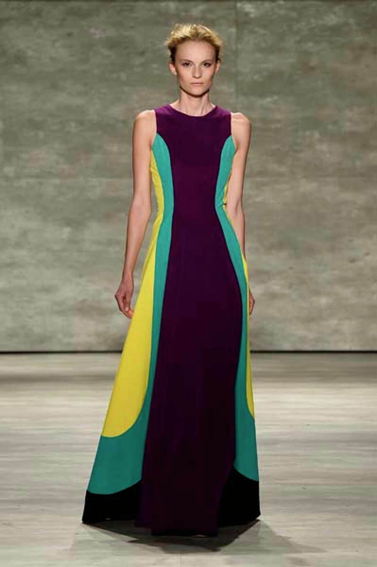 Shanghai Fashion Week reinvents clothing