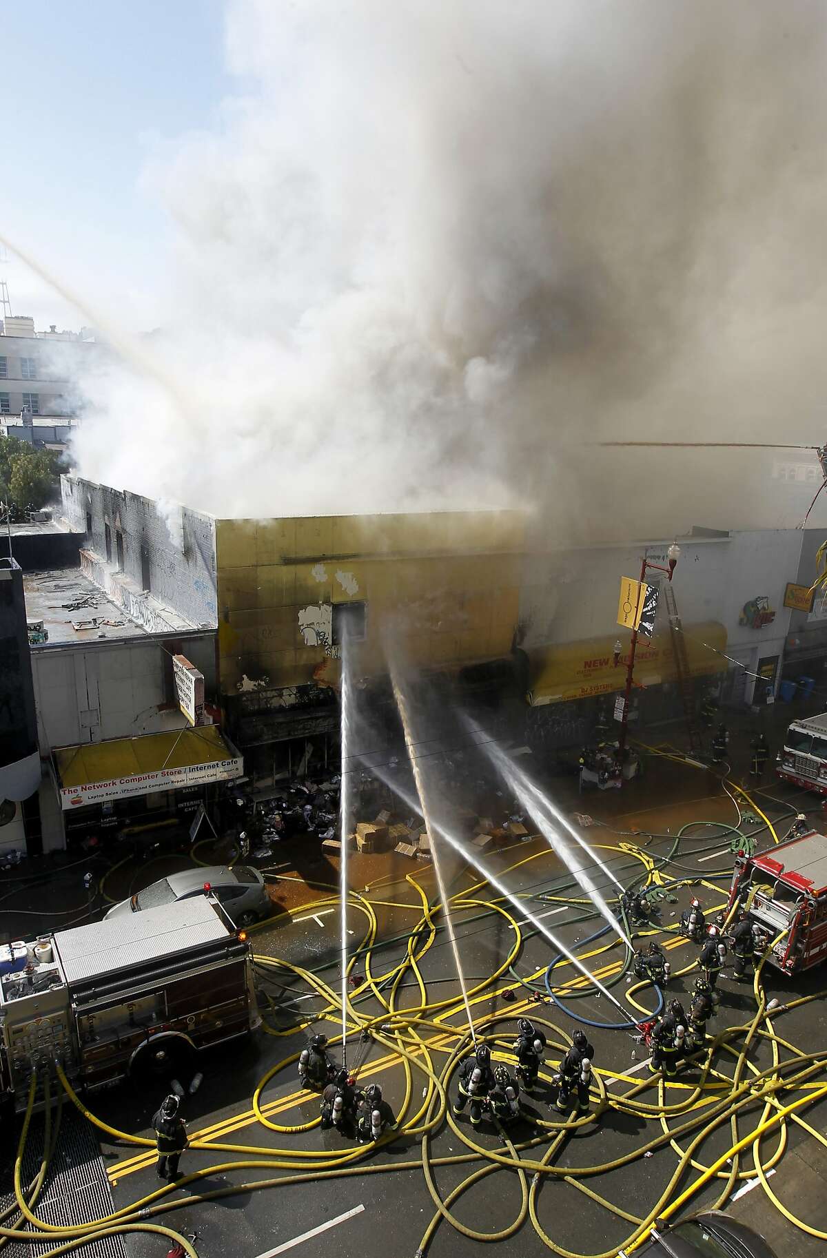 San Francisco firefighters contain big blaze in the Mission