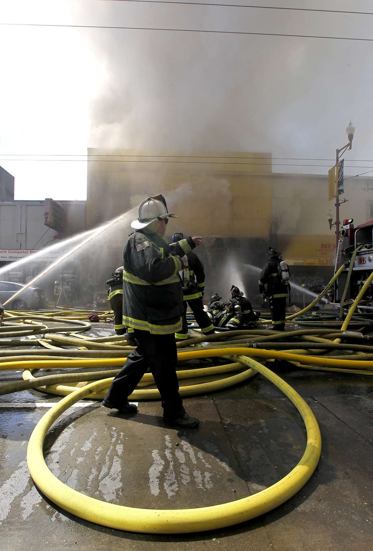 San Francisco firefighters contain big blaze in the Mission