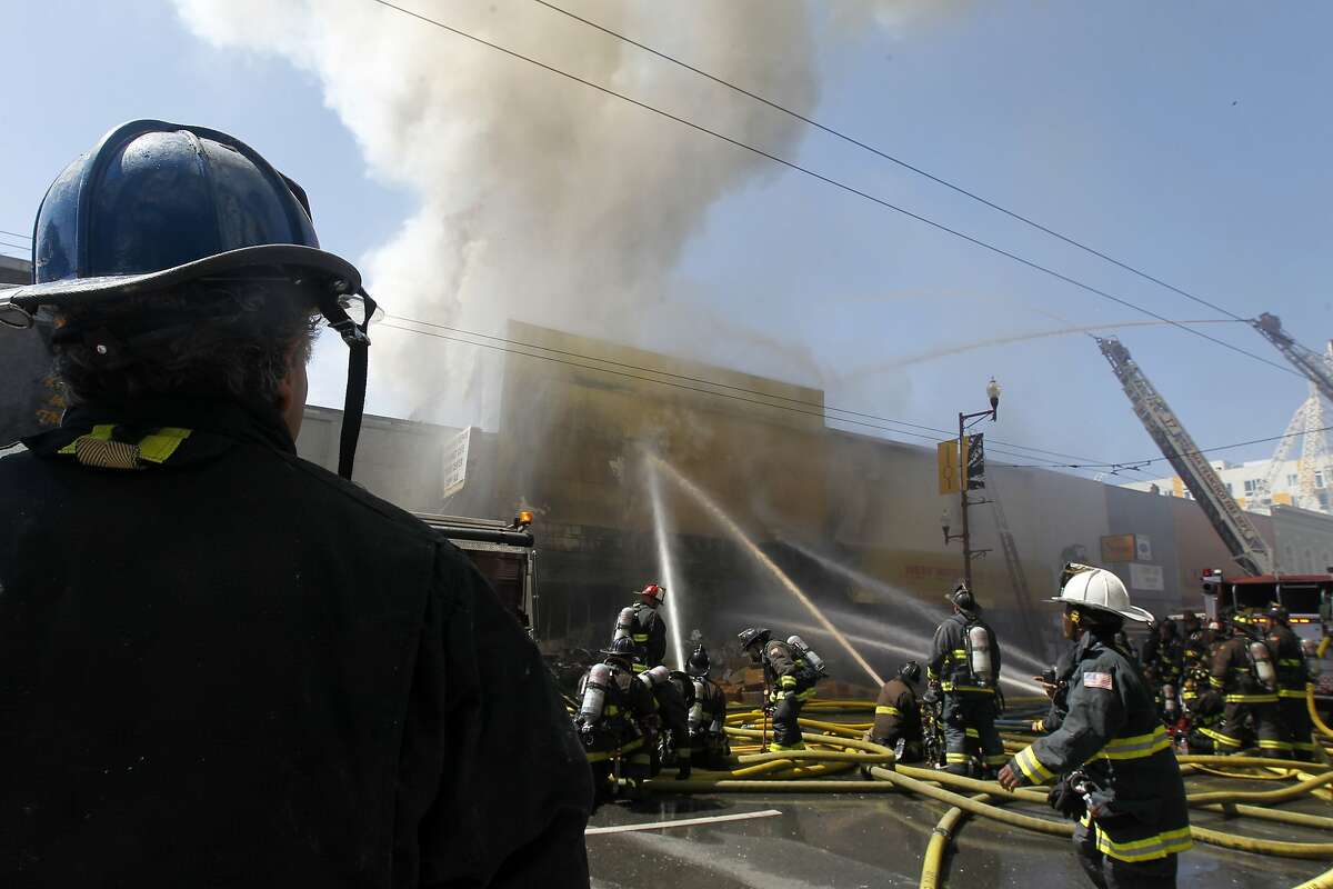 San Francisco firefighters contain big blaze in the Mission