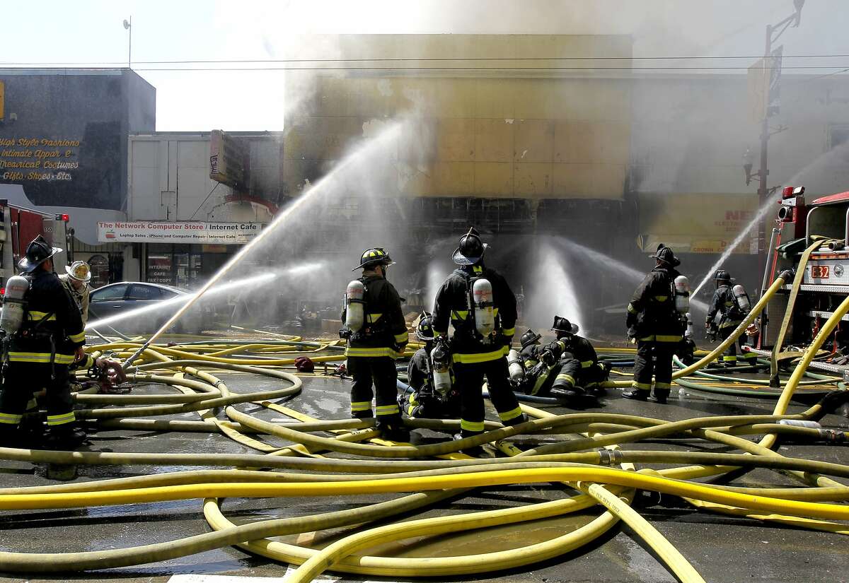 San Francisco firefighters contain big blaze in the Mission