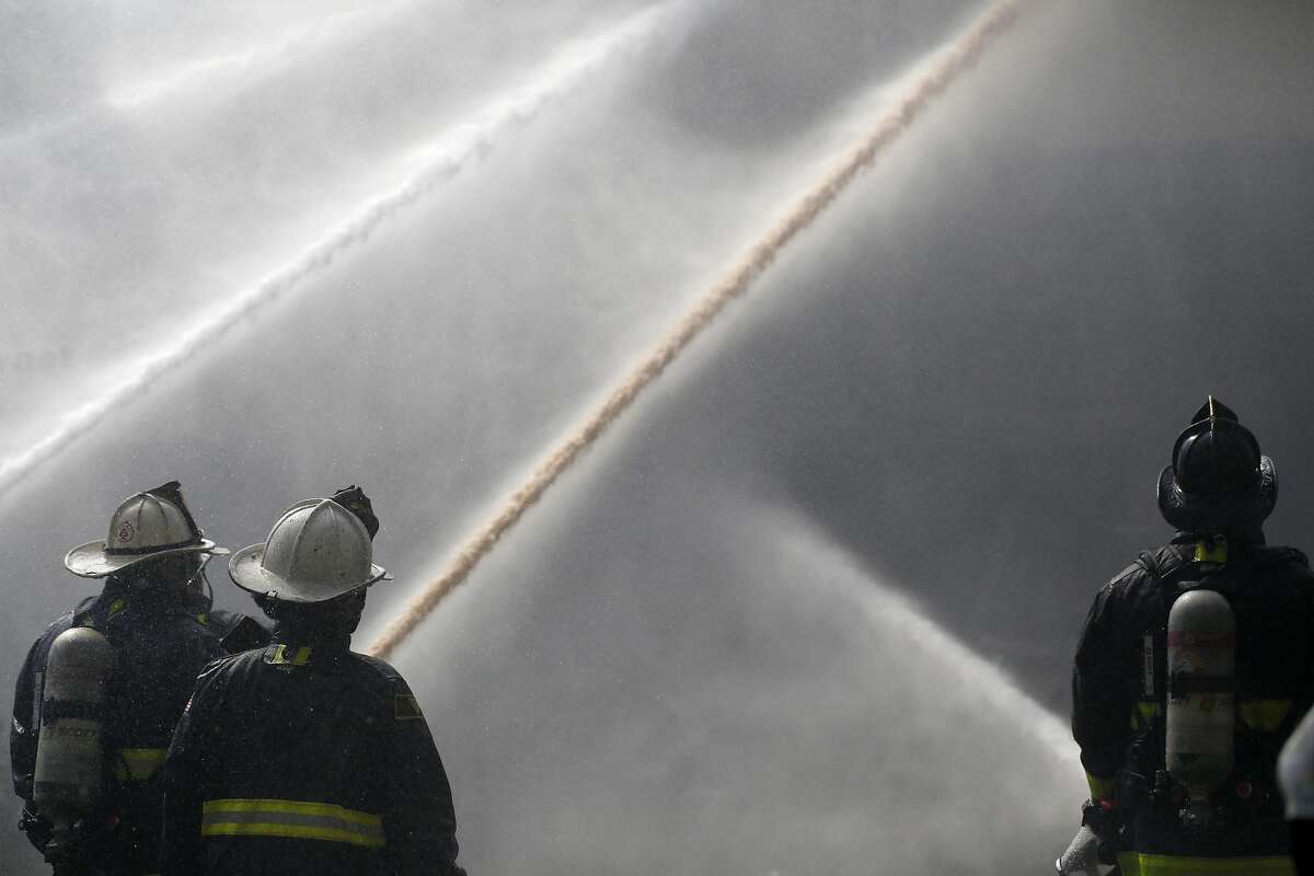 San Francisco firefighters contain big blaze in the Mission