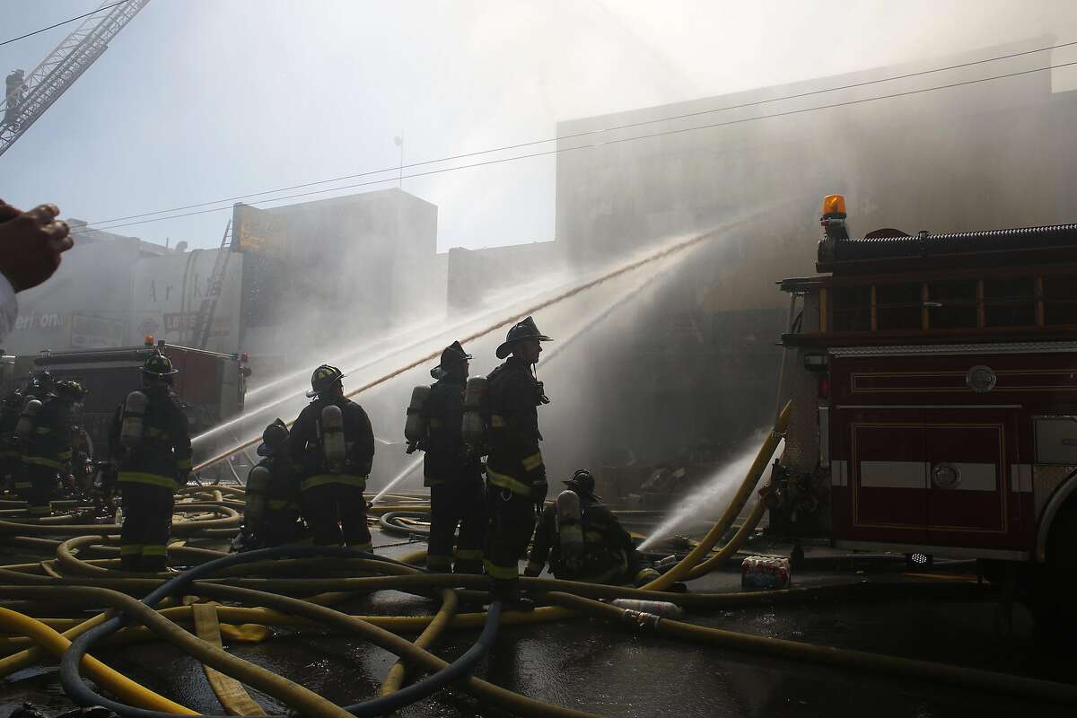 San Francisco firefighters contain big blaze in the Mission