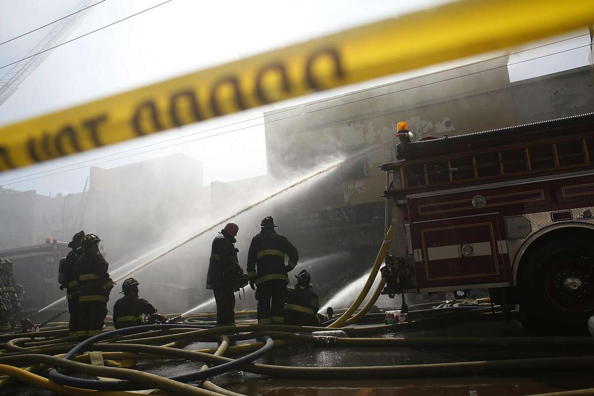 San Francisco firefighters contain big blaze in the Mission