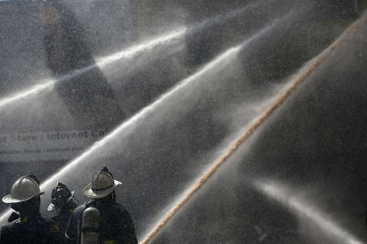San Francisco firefighters contain big blaze in the Mission