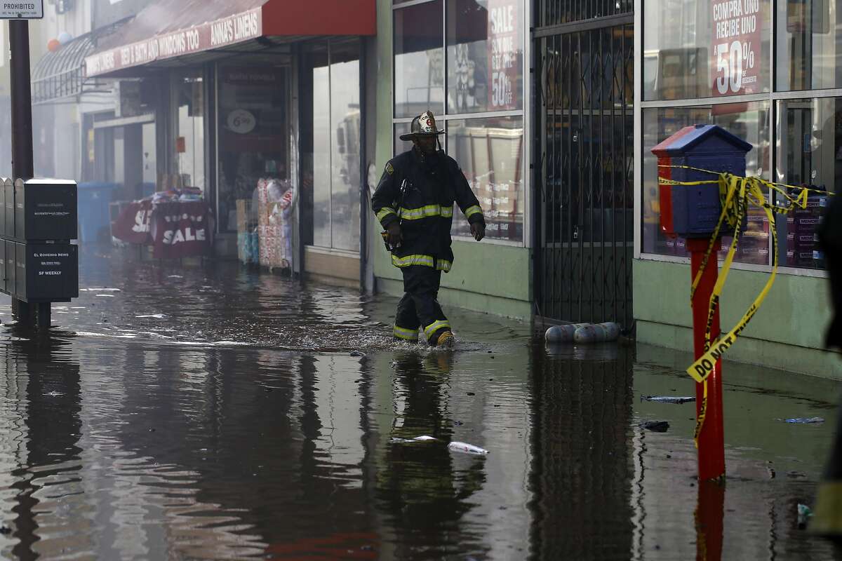 San Francisco firefighters contain big blaze in the Mission