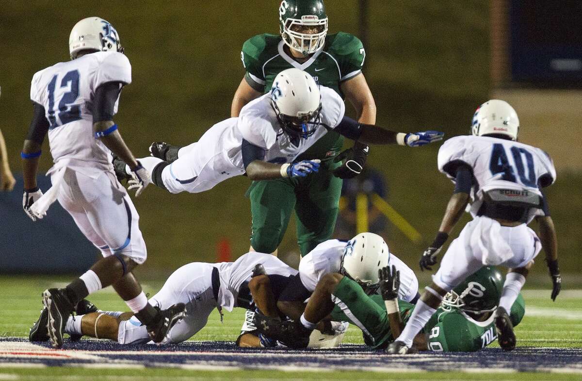 Elsik moves to 2-0 on season with convincing win over Stratford