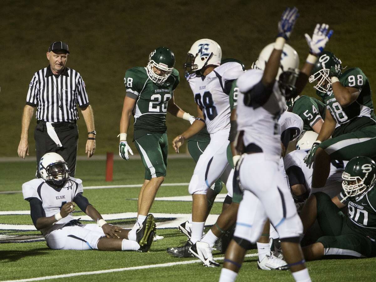 Elsik moves to 2-0 on season with convincing win over Stratford