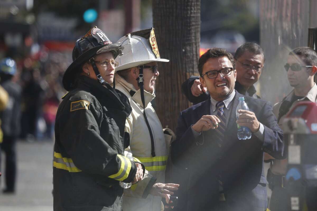 San Francisco firefighters contain big blaze in the Mission