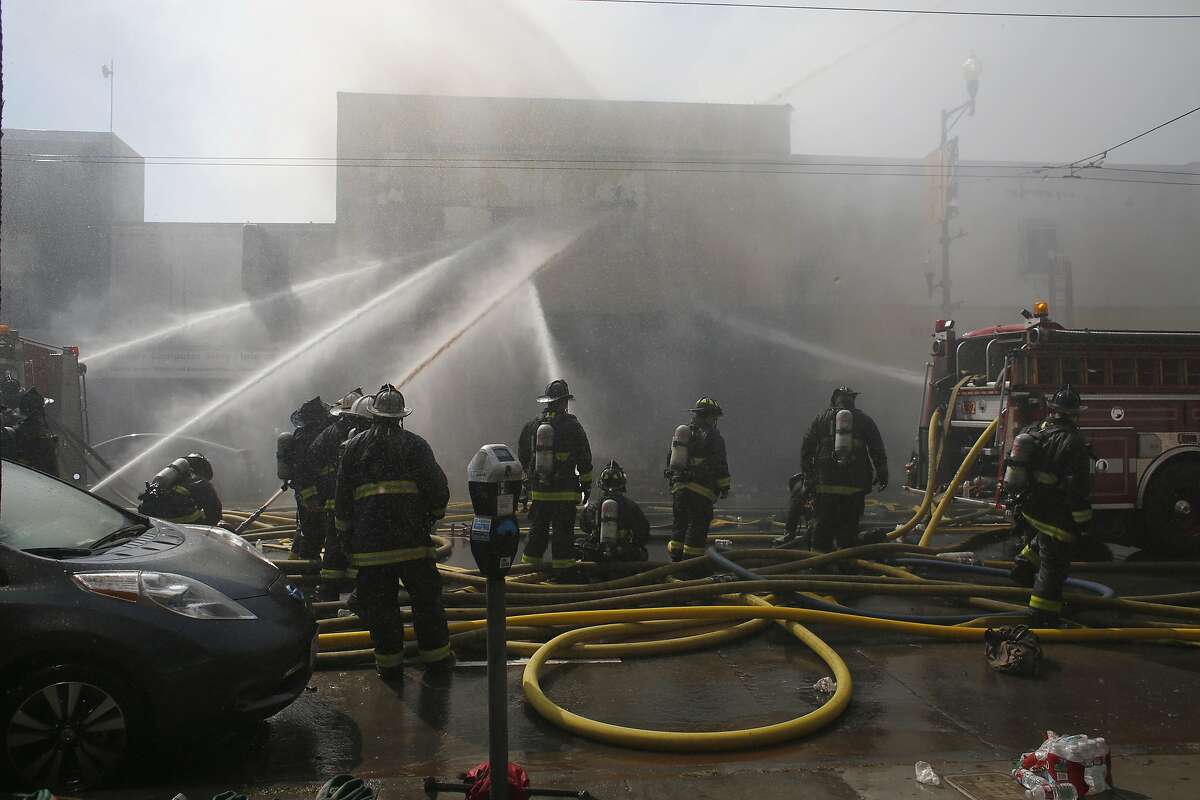 San Francisco firefighters contain big blaze in the Mission