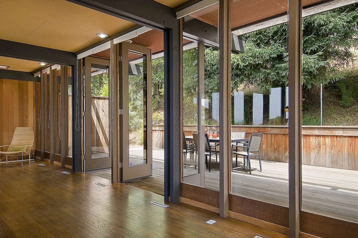 Berkeley midcentury merges rustic with the sublime