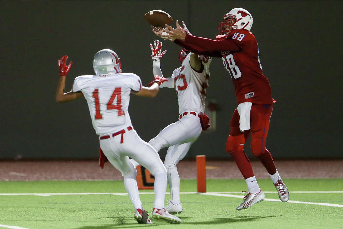 Fuller piles up yards, TDs as Vols dominate