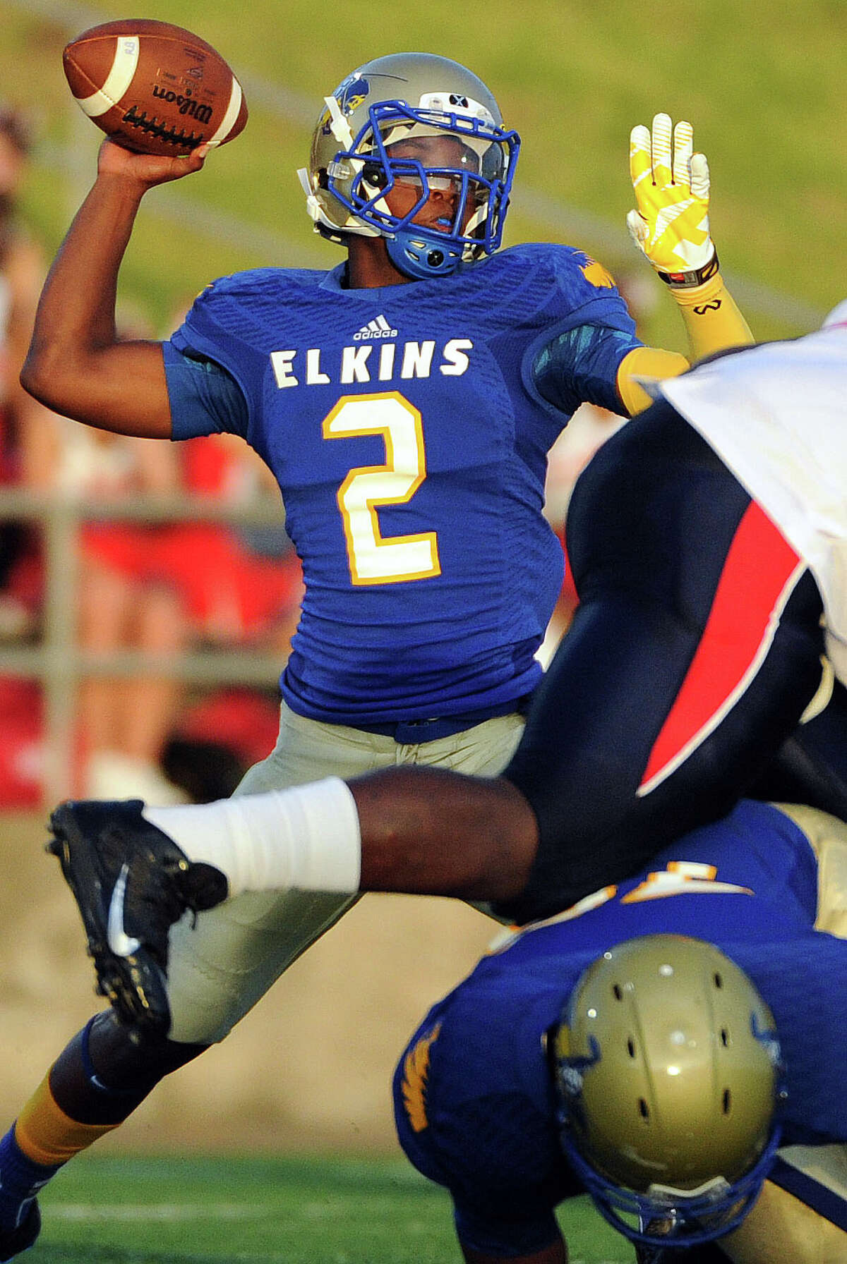 Giles saves best for last as Elkins rallies past Lamar