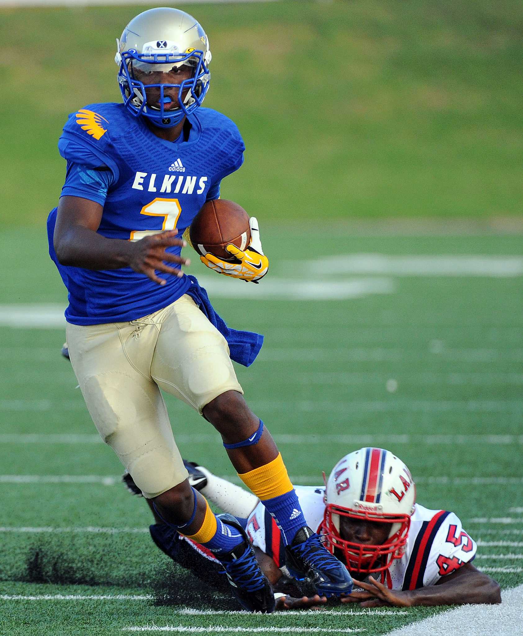 Giles saves best for last as Elkins rallies past Lamar