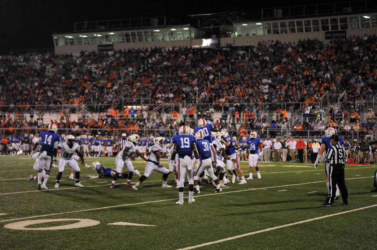 Alumni savor moment of first HBU game on campus