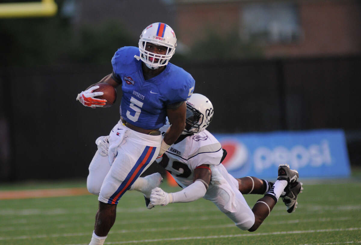 Alumni savor moment of first HBU game on campus