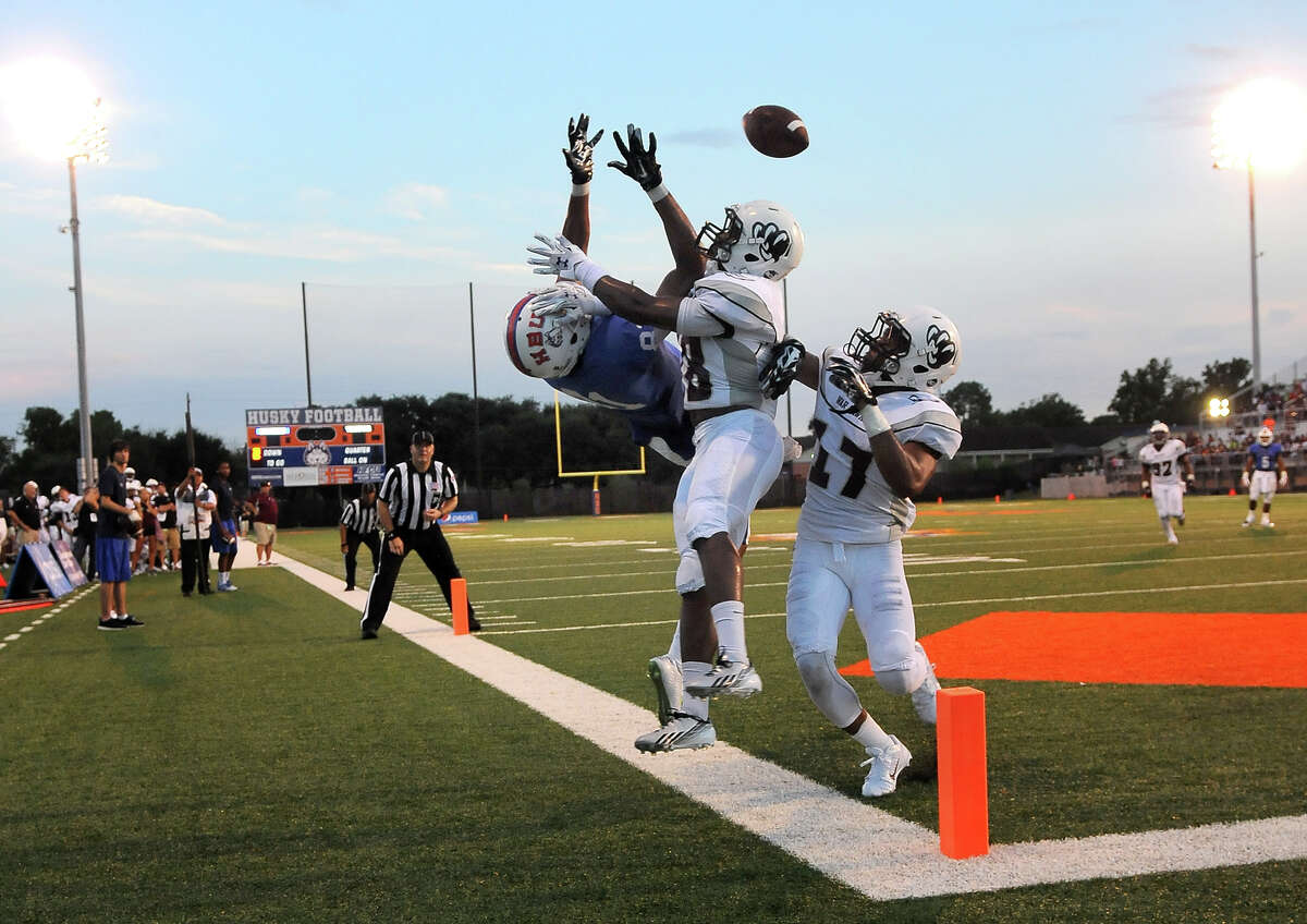 Alumni savor moment of first HBU game on campus