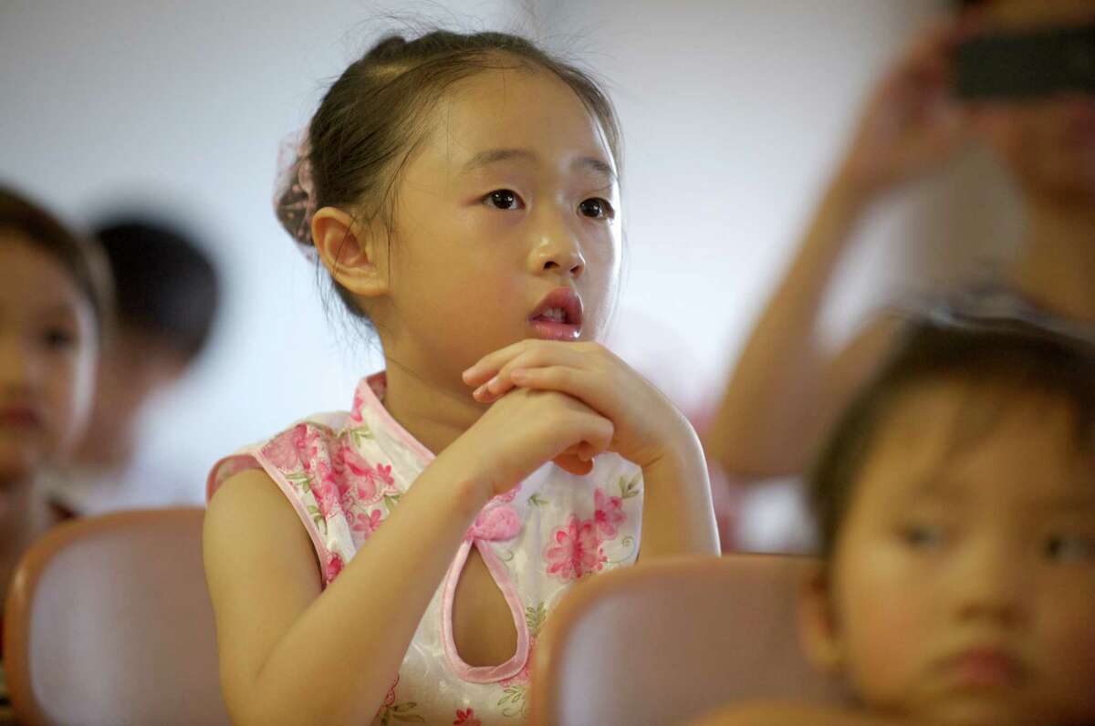 Chinese-language school creates a community