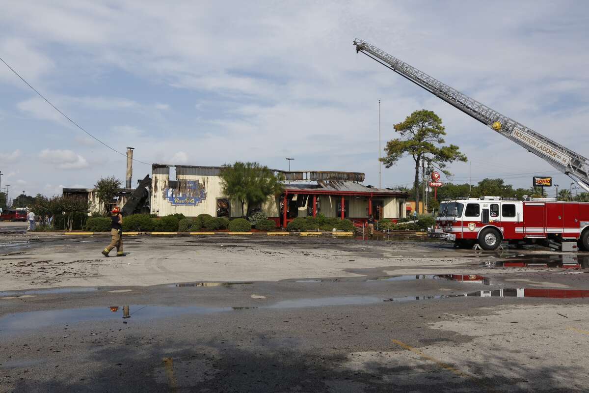 Pappas Bar-B-Q in NE Houston burns in 2-alarm blaze
