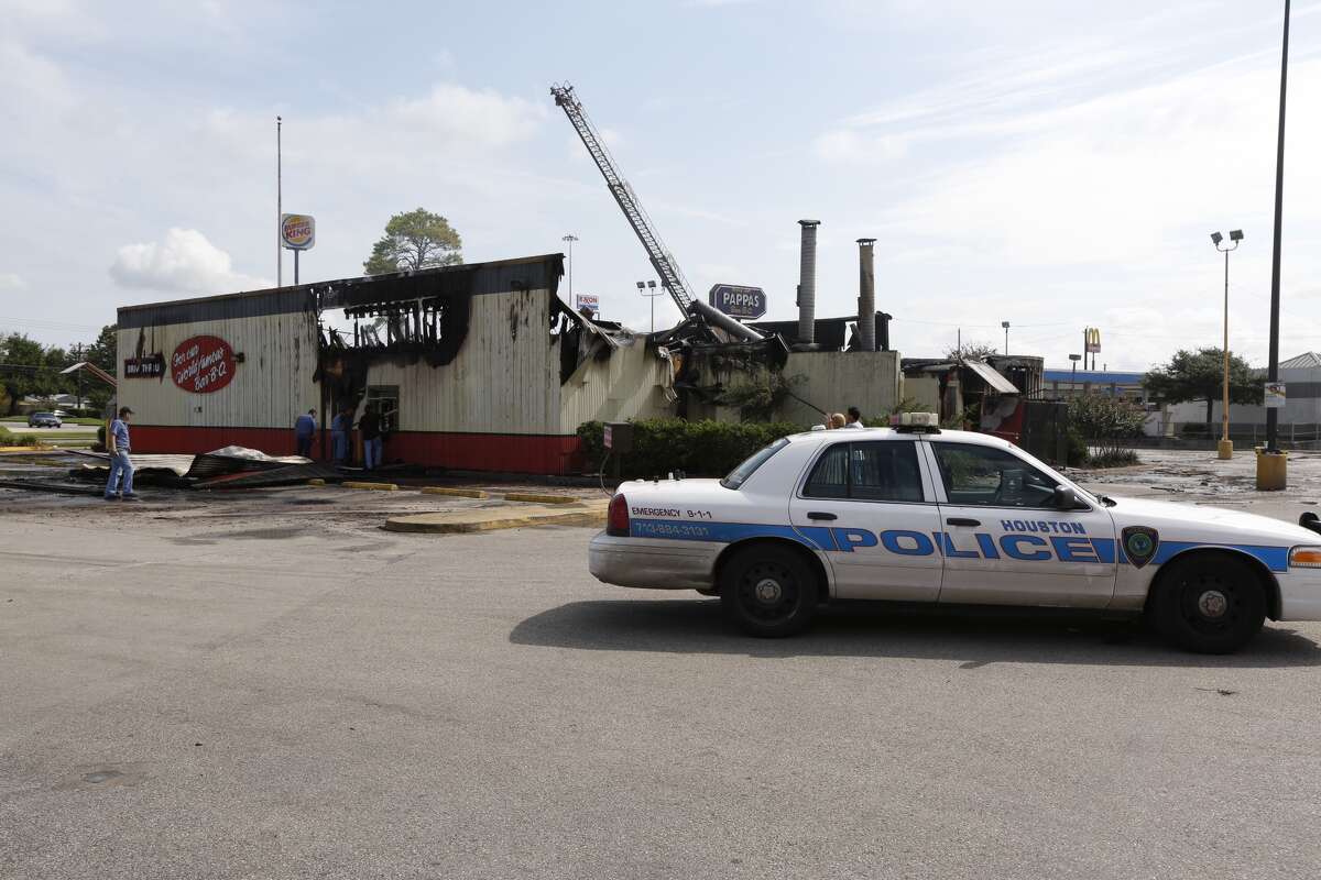 Pappas Bar-B-Q in NE Houston burns in 2-alarm blaze