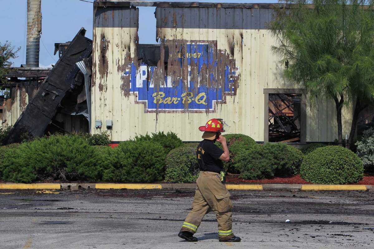 Pappas Bar-B-Q in NE Houston burns in 2-alarm blaze