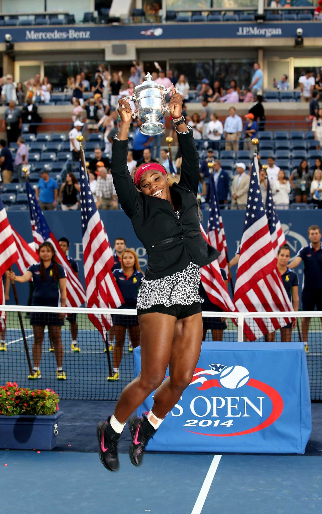 Serena dominates for No. 18